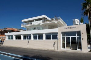 Hotel Ristorante Centosedici (Viale Circe No:116, Terracina), otel  Terracina'dan
