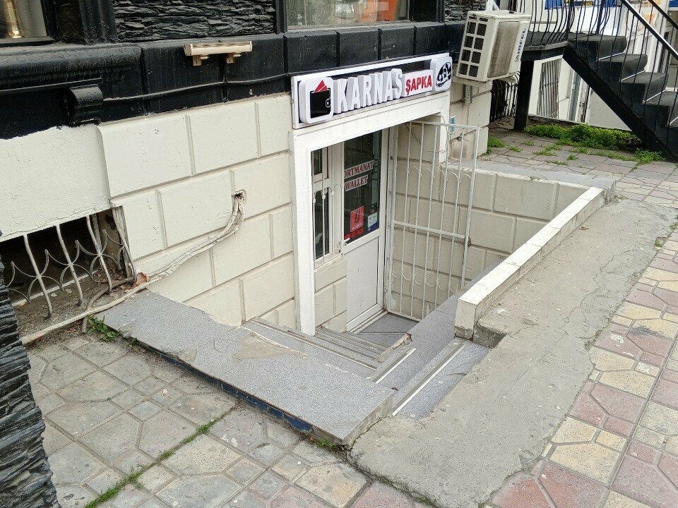 Şapka satan mağazalar Karnas şapka, Bakü, foto