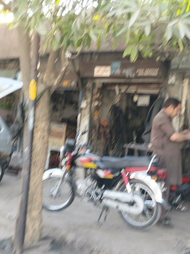 Otomobil servisi Shahbaz Autos, Rawalpindi, foto