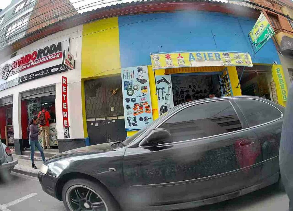 Motosiklet yedek parçaları Asier, Cochabamba, foto