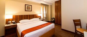 V Hotel and Apartel (Cordillera Administrative Region, Loakan Airport), otel  Baguio'dan