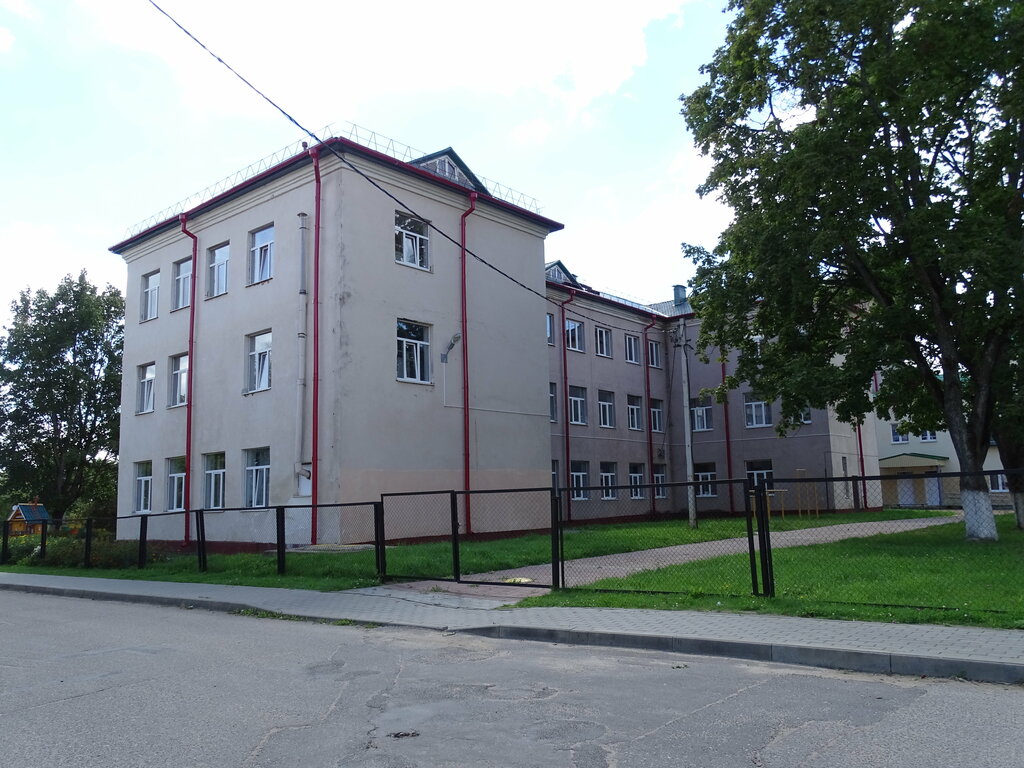 Ortaokul Srednyaya shkola im Yu. V. Smirnova Orekhovskaya, Vitebskaya oblastı, foto