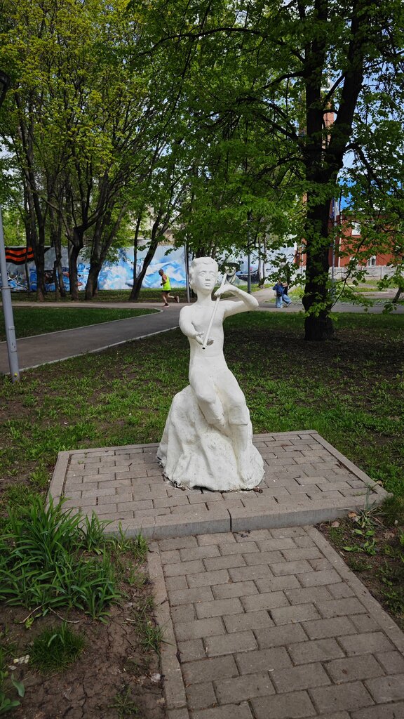 Park, sokak heykeli Юноша с дудочкой, Ufa, foto