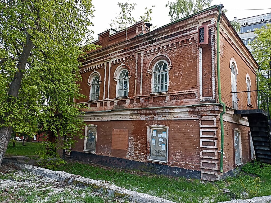 Turistik yerler Приходской дом Всехсвятской церкви, конец XIX в., Ulyanovsk, foto