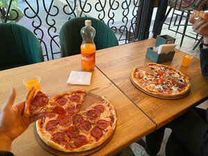Pizza Pestorini (Украинская улица No:1А), pizzacılar  Feodosya'dan (Kefe'den)
