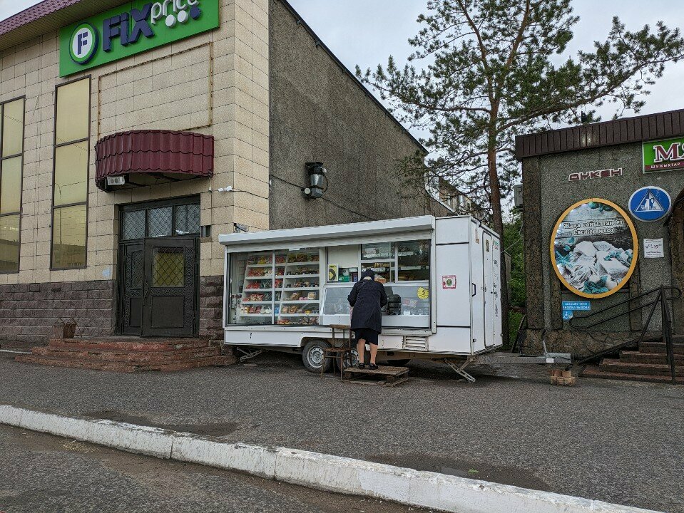Market Saryarka Bread, Temirtav, foto