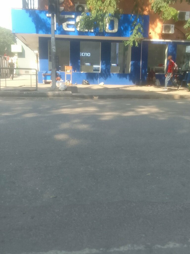 Cep telefonu ve aksesuarları satış mağazaları Tecno, Loanda, foto