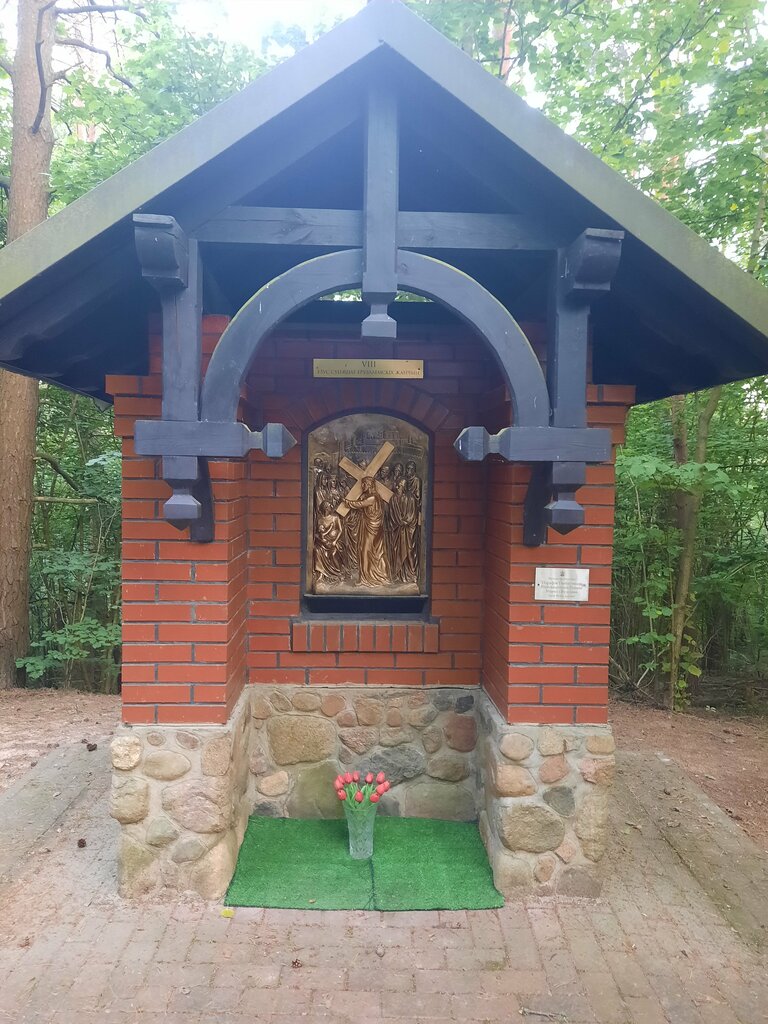 Şapel, haç anıtı Иисус утешает Иерусалимских женщин, Minskaya oblastı, foto