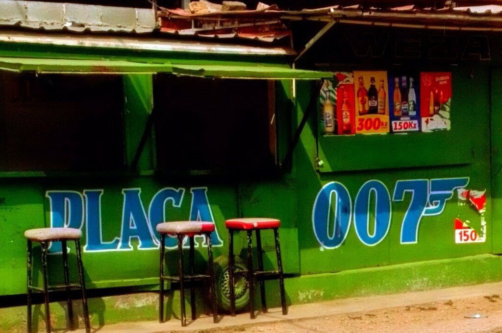 Bar Bar Placa 007, Loanda, foto