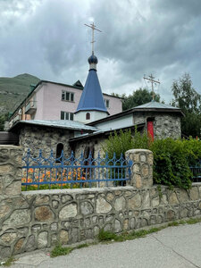 Khram Svyatogo Velikomuchenika i Pobedonostsa Georgiya (Elbrusskiy prospekt No:86, Tyrnyauz, Russian Federation), ortodoks kiliseleri
