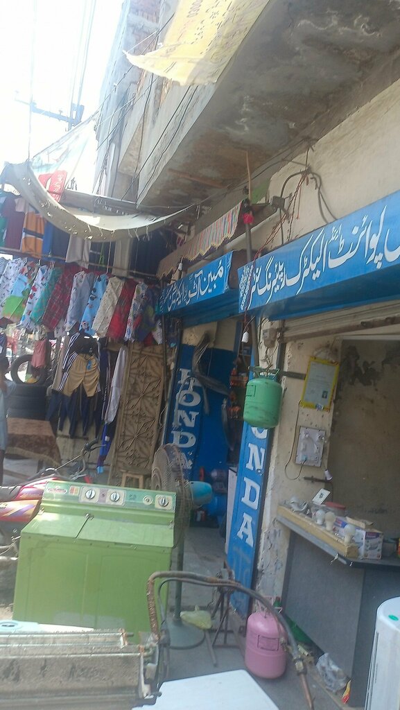 Otomobil yedek parçaları Mobeen, Lahor, foto