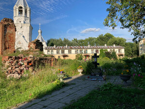 Параша Сибирячка и старица Мария Михайловна (Velikiy Novgorod, Sofiyskaya Side District, Desyatinny monastyr), ünlü kişilerin mezarları  Velikiy Novgorod'dan