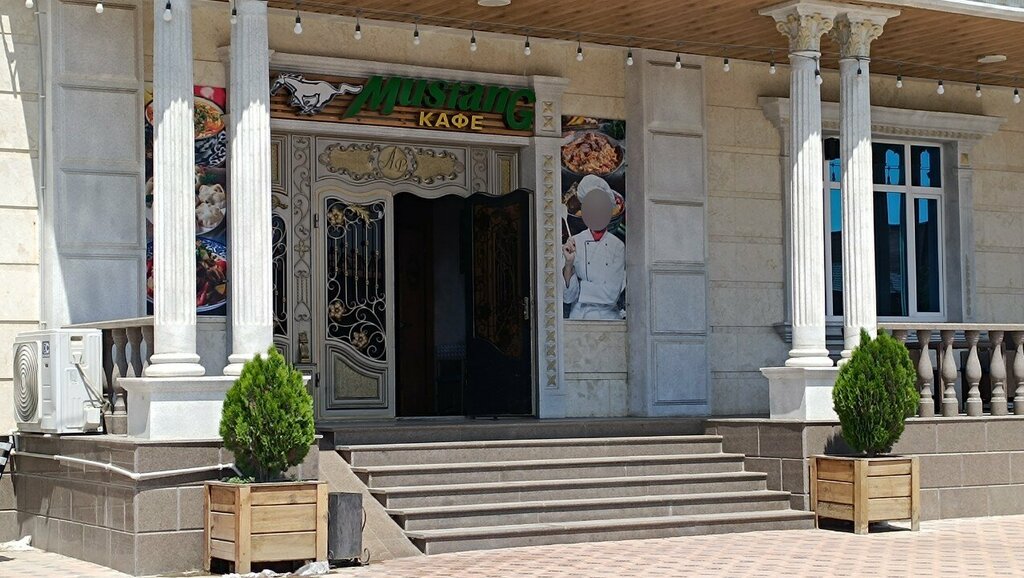 Kafe Mustang, Aktav, foto