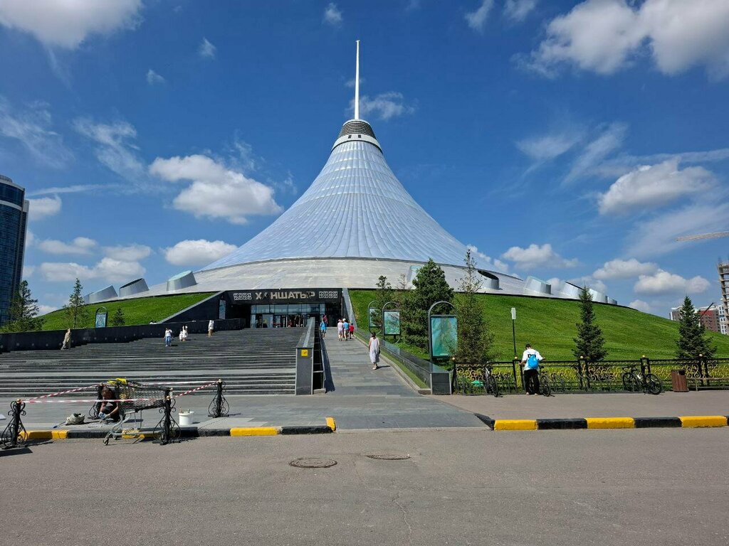 Giyim mağazası Tudors, Astana, foto