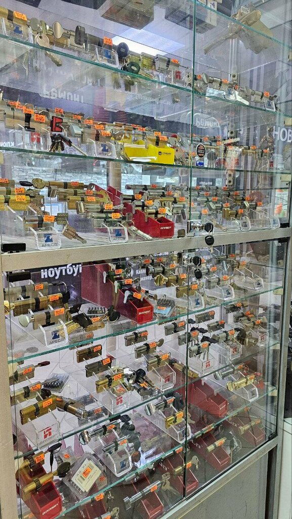 Anahtar ve kapı üreticileri Замки, Surgut, foto