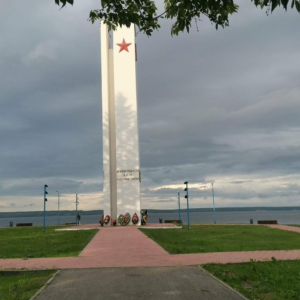 Turistik yerler Обелиск Славы, Puçej, foto