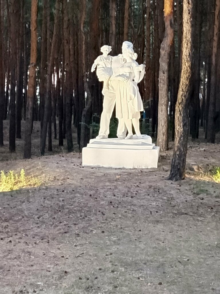 Park, sokak heykeli Семья, Jirnovsk, foto