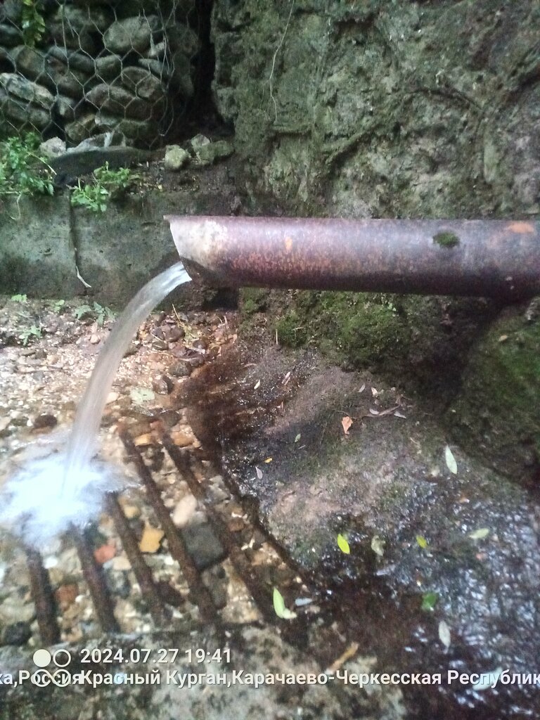 Pınar, çay Spring, stream, Karaçay‑Çerkez Cumhuriyeti, foto