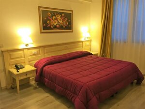 Hostel Rodia (Sardinia, Oristano), otel  Sardunya'dan