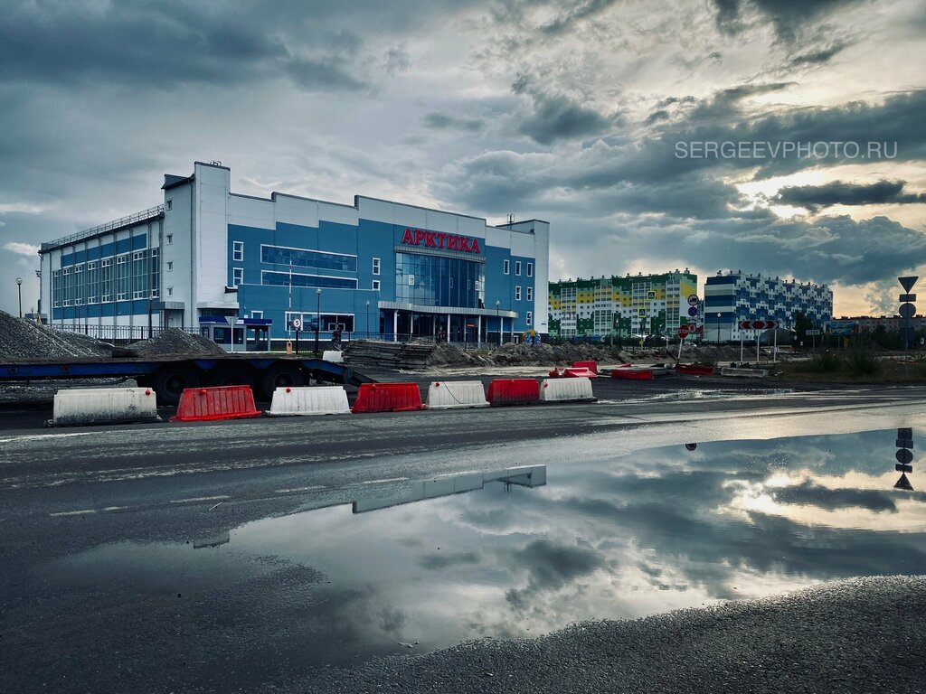 Yüzme havuzları Бассейн, Nadym, foto