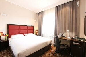 Garden Hotel (Mederov Street No:115), otel  Bişkek'ten