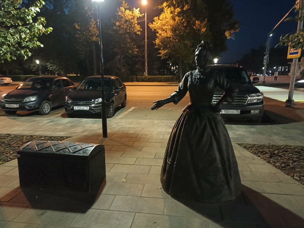 Park, sokak heykeli Свадьба с приданым, Ugliç, foto