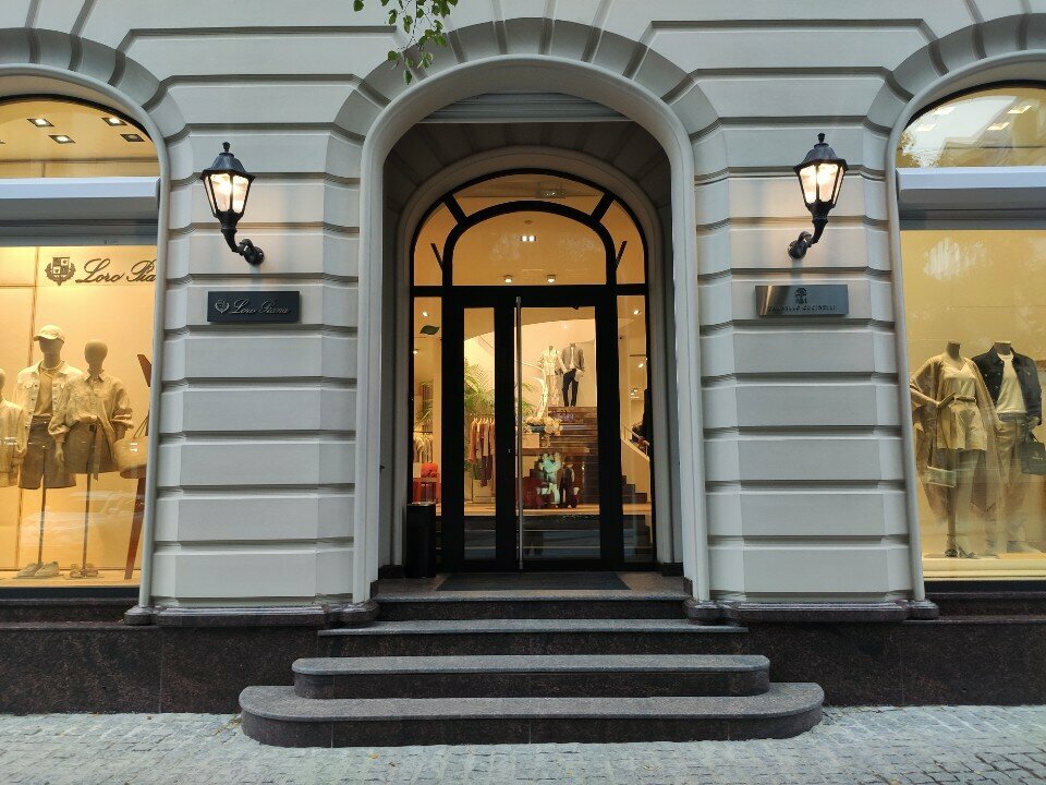 Giyim mağazası Brunello Cucinelli, Kazan, foto