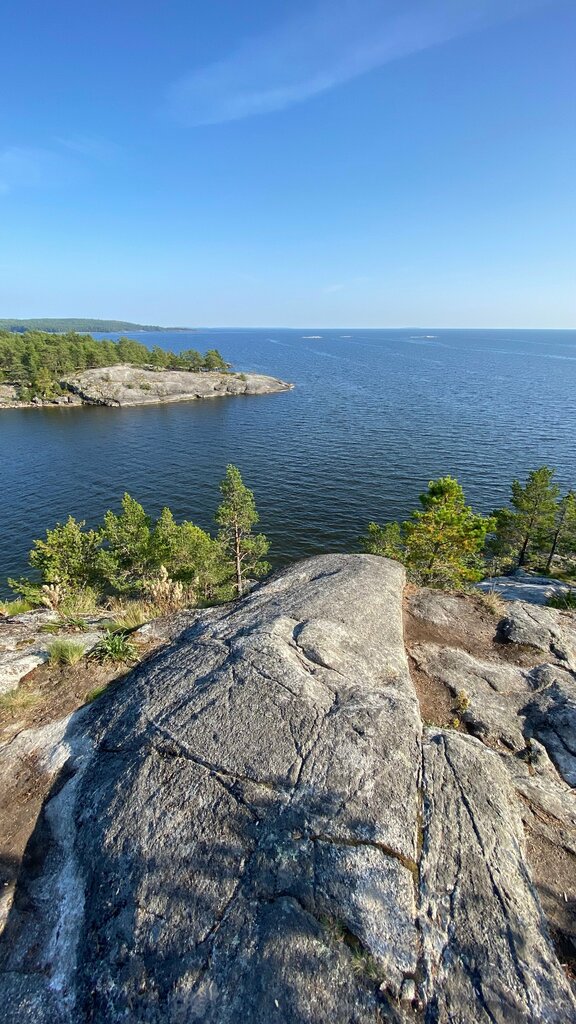 Dağ zirvesi Скала Хийси, Karelya, foto