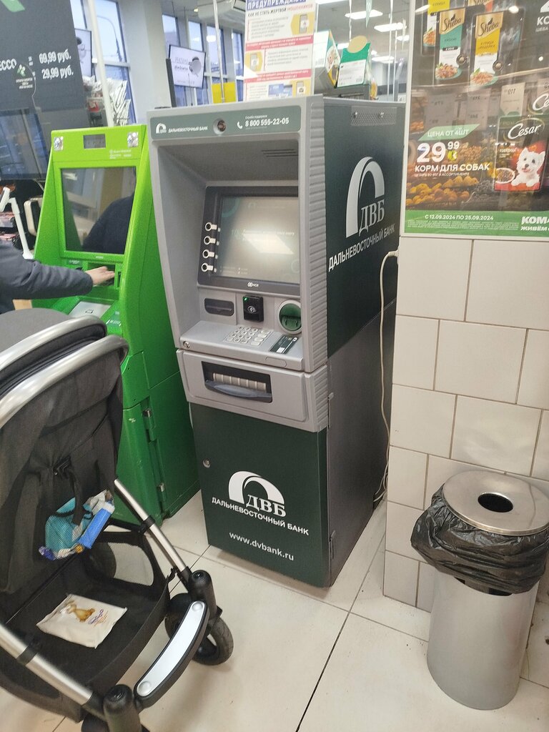 ATM'ler Far Eastern Bank, Krasnoyarsk, foto