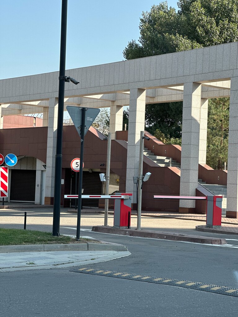 Otoparklar Parking lot, Moskova, foto