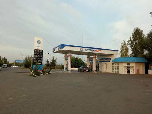 Benzin istasyonu Partner Neft, Oş İli, foto