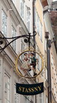 Улица зальцбургских вывесок (Salzburg, Stadt Salzburg, Getreidegasse), turistik yerler  Salzburg'dan