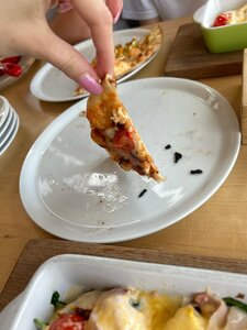 Pizza Tempo (vulica Valadarskaga No:59А), restoran  Ostrovets'ten