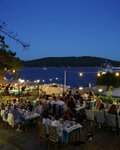 Pyrgos Restaurant (Burgazada Mah., Gezinti Cad., No:45, Adalar, İstanbul), otel  Adalar'dan