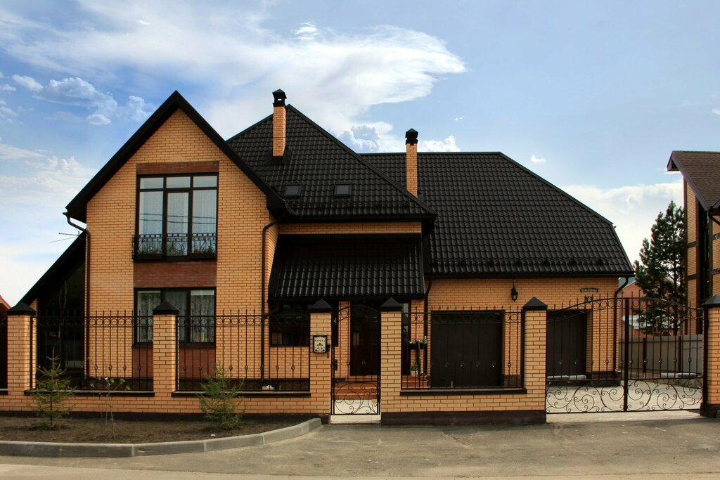 Çatı ve çatı materyalleri Krofos, Georgievsk, foto