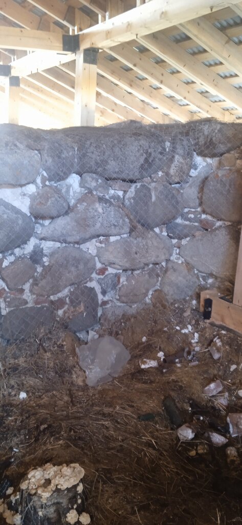 Turistik yerler Амбар валунный с ледником, Arhangelskaya oblastı, foto