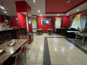 Ульяна (Leningradskaya ulitsa No:8А, derevnya Ust-Dolyssy), kafe  Pskovskaya oblastından