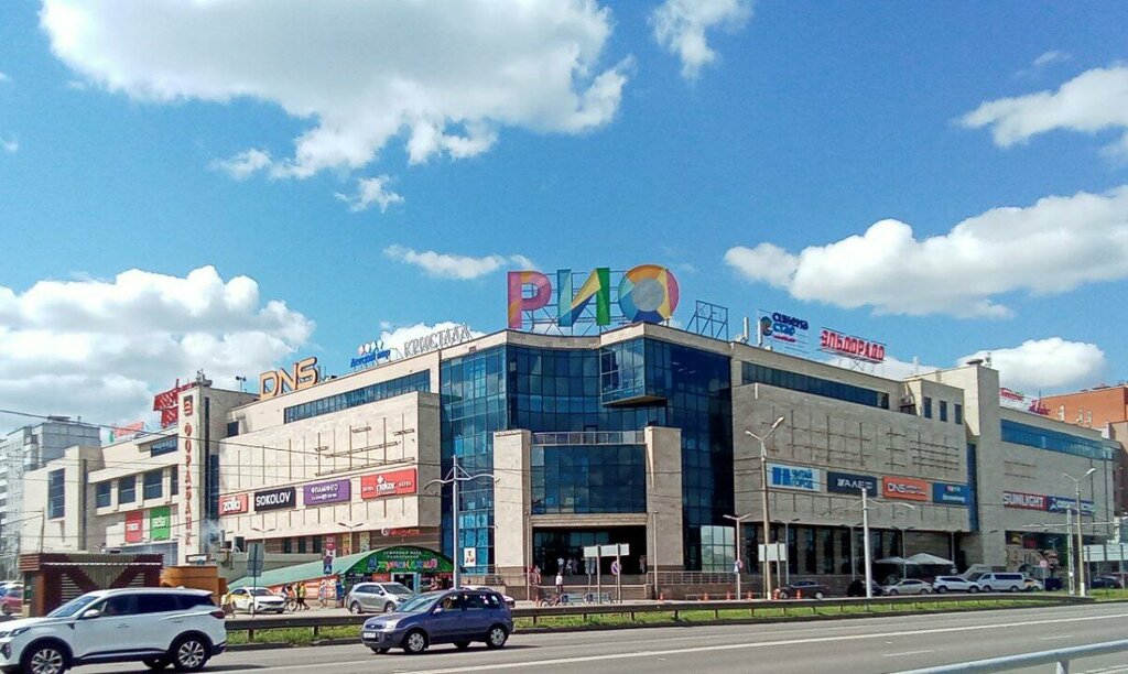 Spor giyim ve ayakkabı Cross house, Kolomna, foto