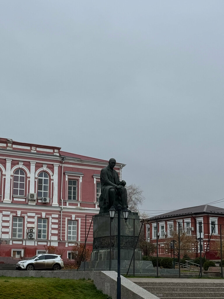 Anıt, heykel А.С. Серафимович, Serafimoviç, foto