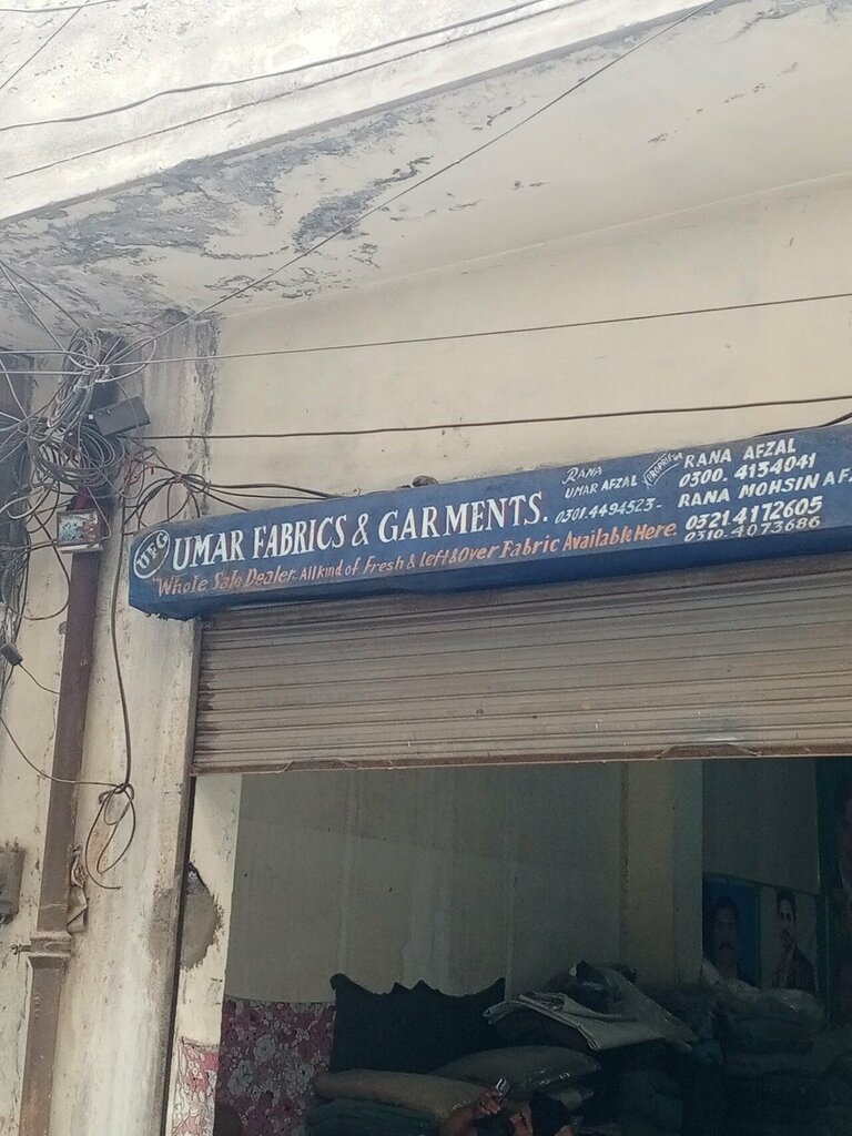 Giyim mağazası Umar Fabrics Garments, Lahor, foto