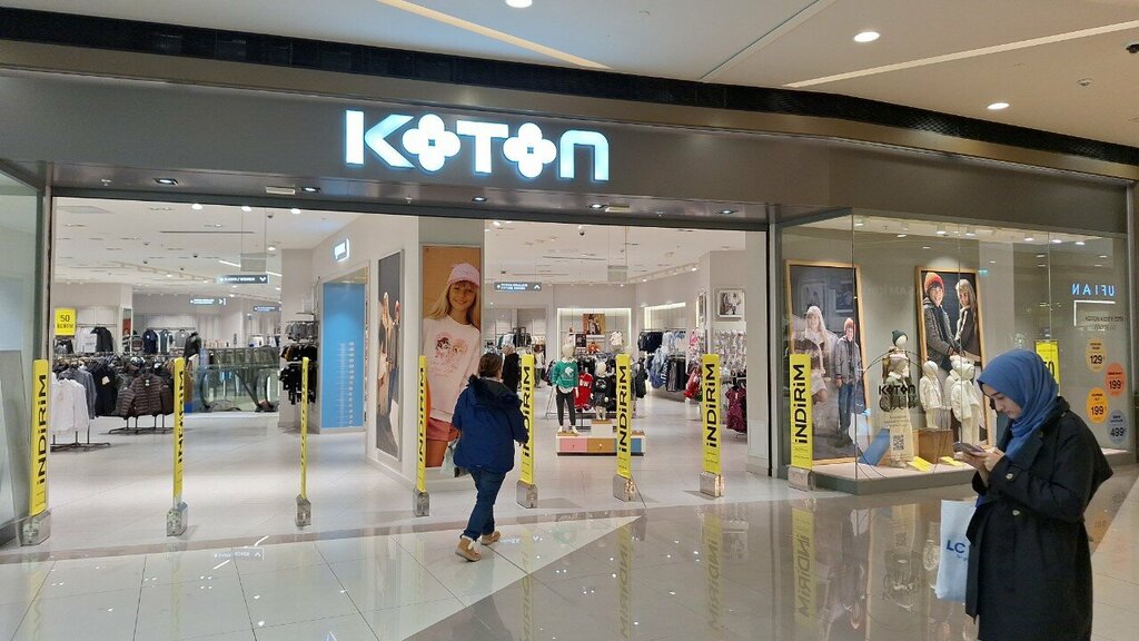Giyim mağazası Koton, İstanbul, foto