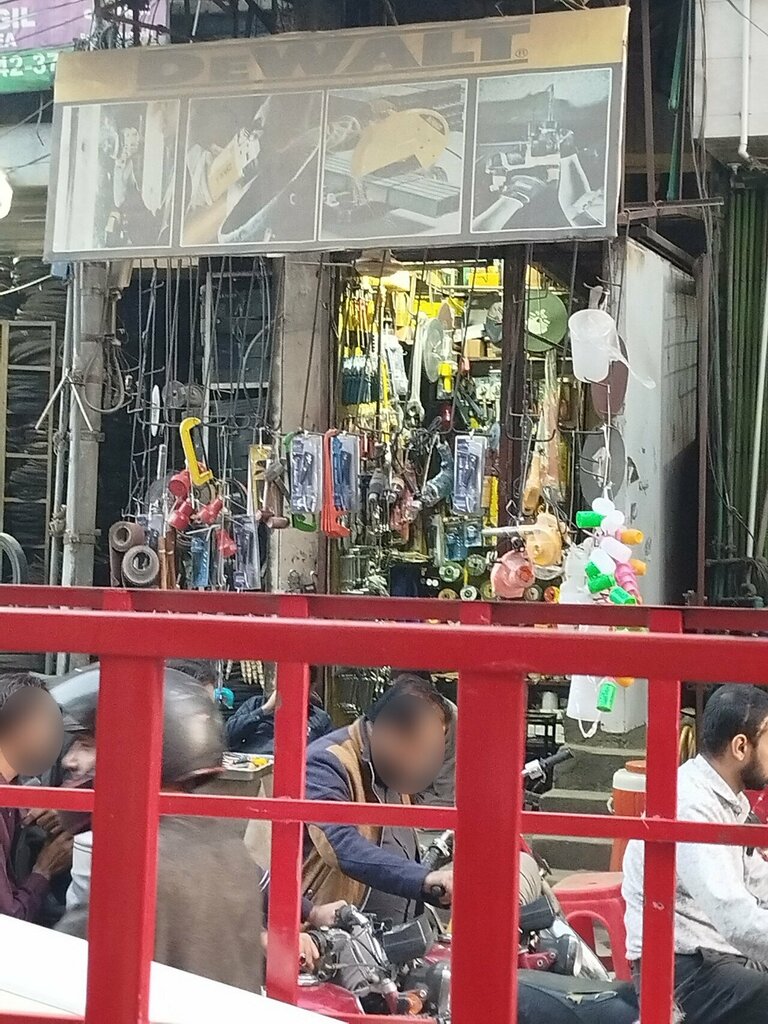 Yapı mağazası DeWalt carpation shope, Lahor, foto