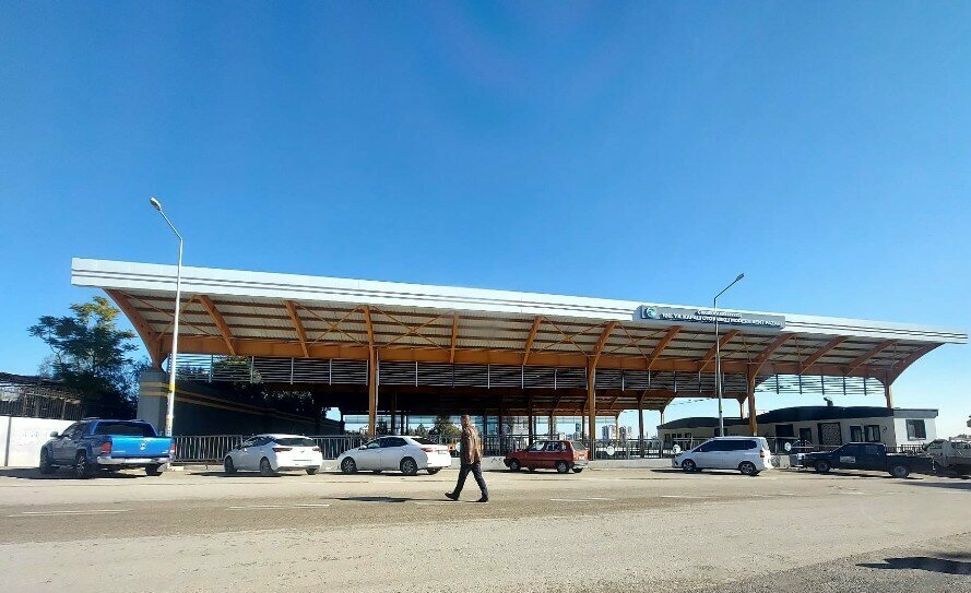 Gıda pazarı 100. Yıl Kapalı Otoparklı Modern Semt Pazarı, Adana, foto