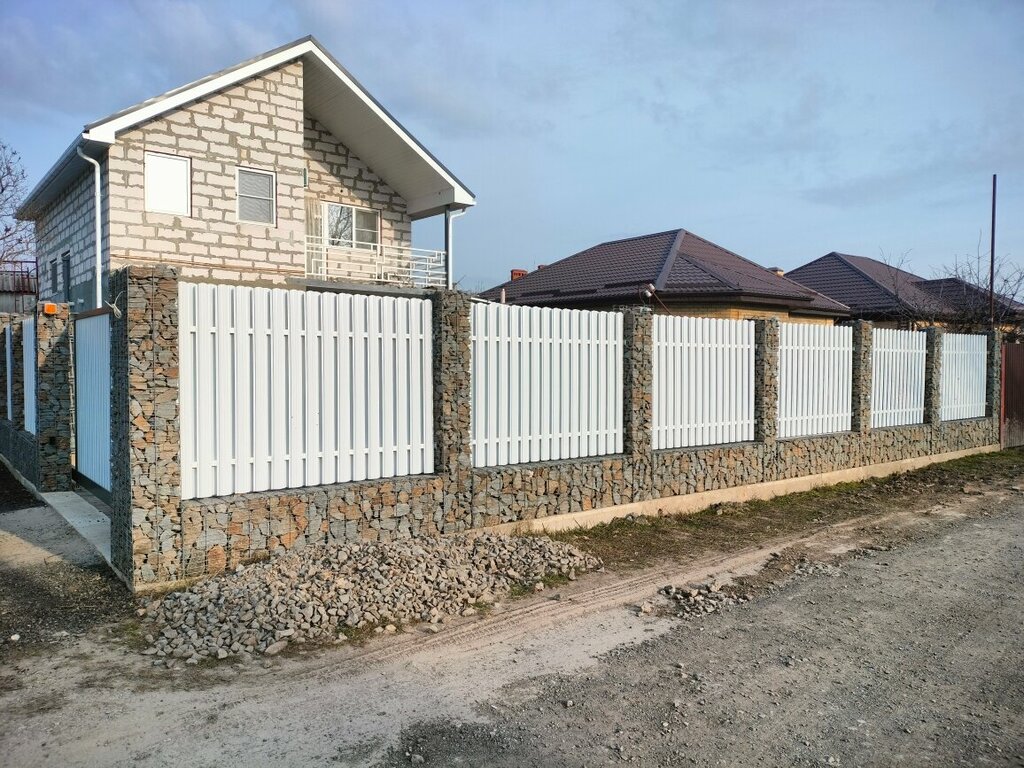 Çitler, parmaklıklar Fences and fences, Taganrog, foto