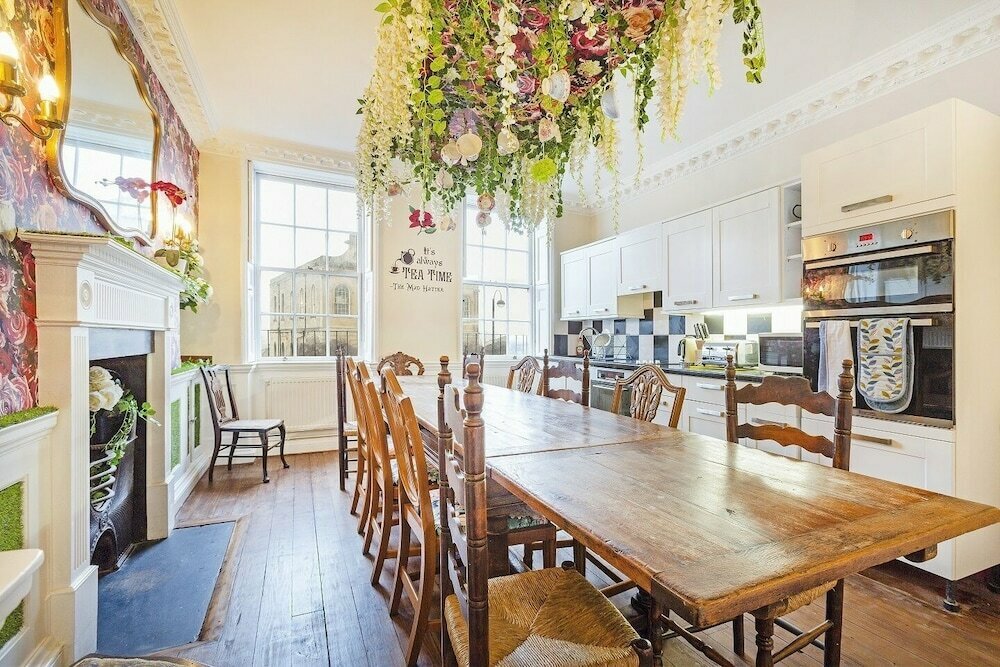Otel The Wonderland Townhouse - Amazing Alice In Wonderland 8Bdr Vr, Bath, foto