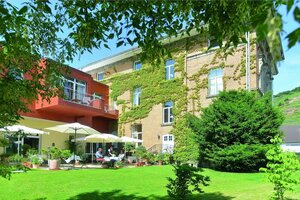 Hotel Villa Sanct Peter (Walporzheimer Straße No:118, Bad Neuenahr-Ahrweiler), otel  Bad Neuenahr‑Ahrweiler'dan