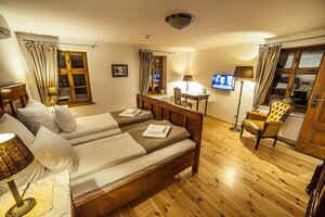 Pensjonat Dom Zegarmistrza (Lower Silesian Voivodeship, Powiat Zgorzelecki, miasto Bogatynia), otel  Bogatynia'dan