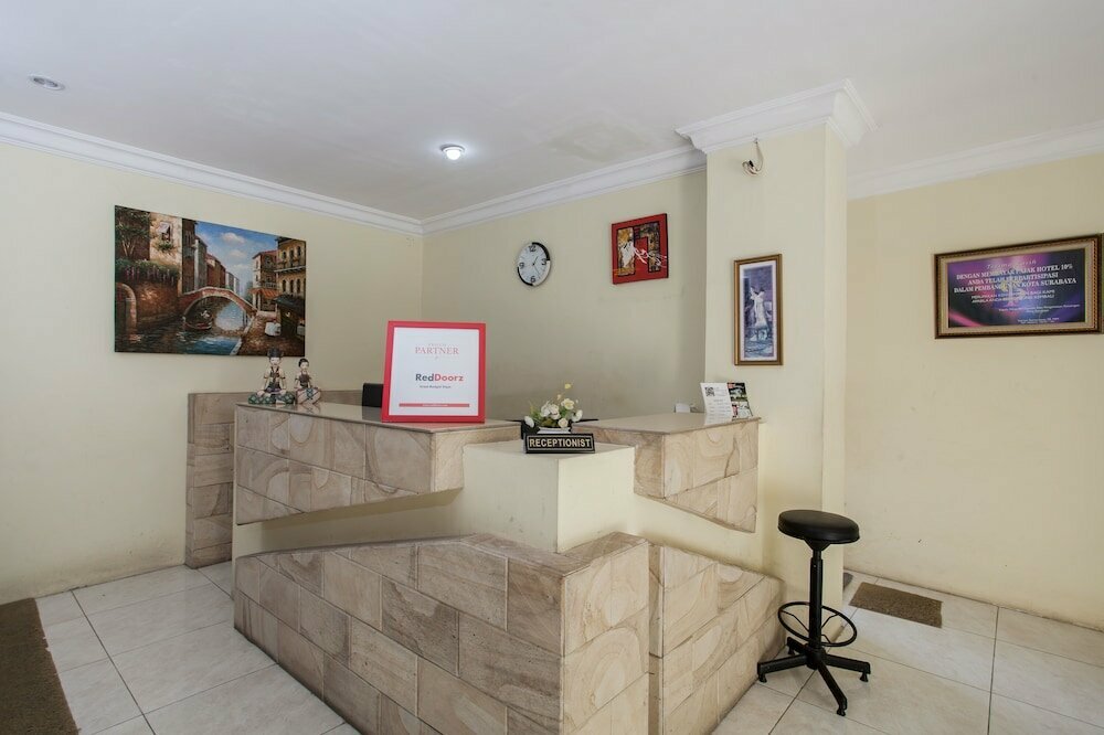 Otel RedDoorz near Marvell City Mall, Surabaya, foto