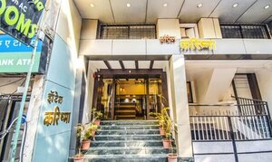 Fabexpress Karishma (State of Andhra Pradesh, Chittoor District, Renigunta mandal, Village of Gajulamandyam, Hamlet of KLM Hospital), otel  Pune'den