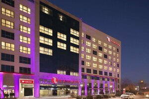 Ramada Pitesti (Calea București No:31), otel  Piteşti'ten